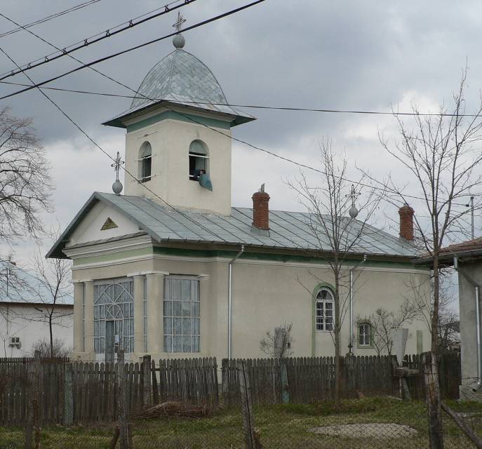 casa memorială Costache Negruzzi şi biserica familiei Negruzzi din ...
